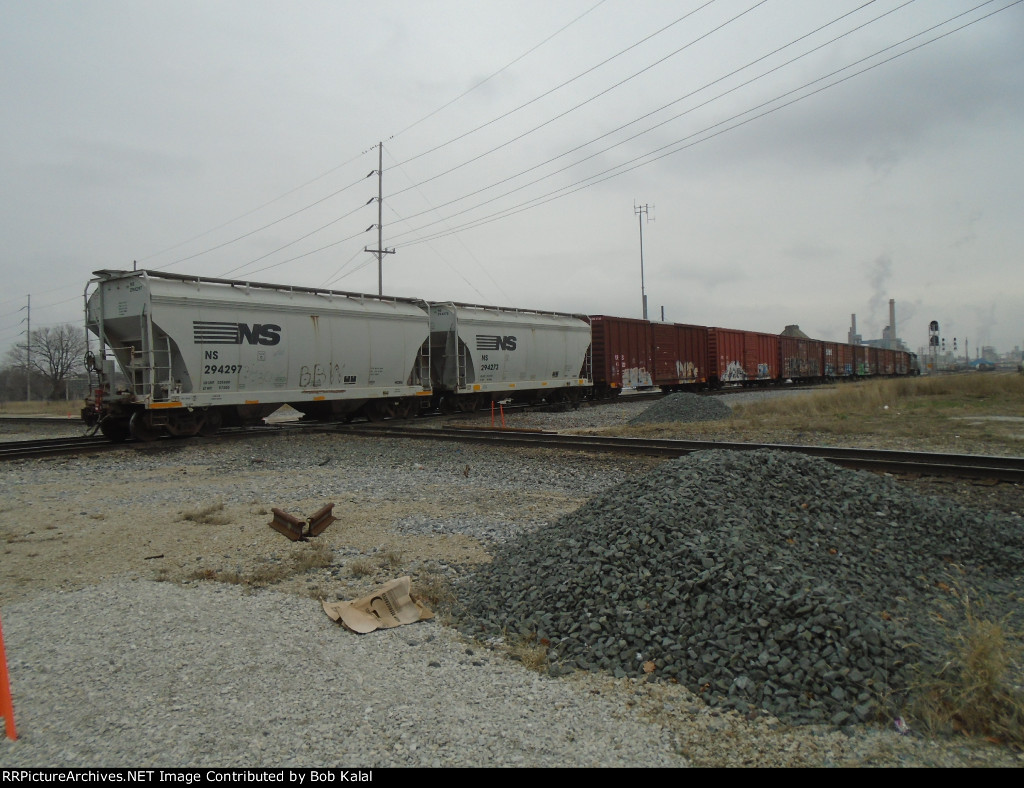 NS 5174 heads East into the Yard